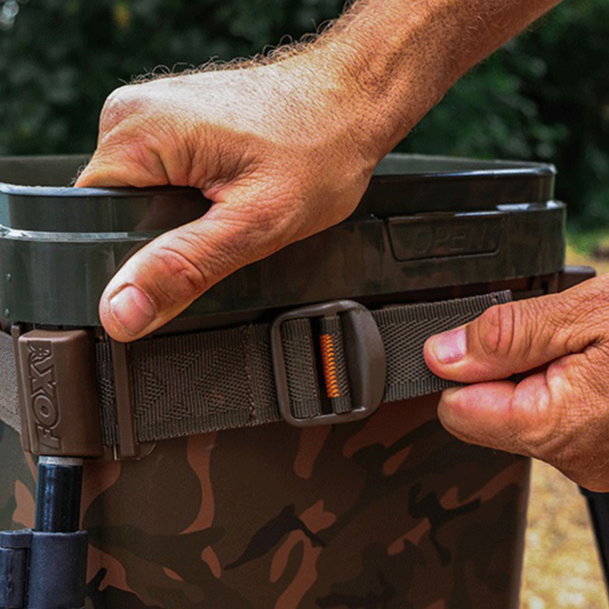 Fox Spod-Eimer, Zurrgurt